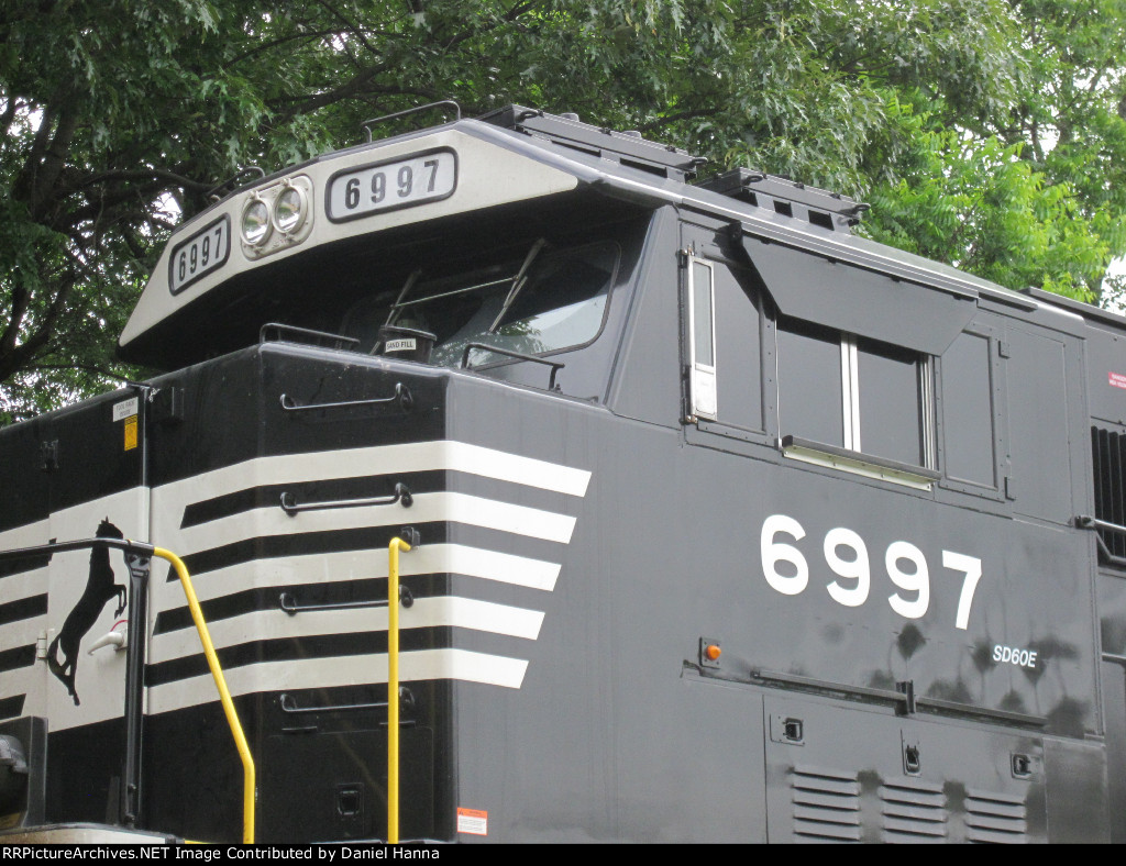 NS 6997 with the "Crescent" cab
